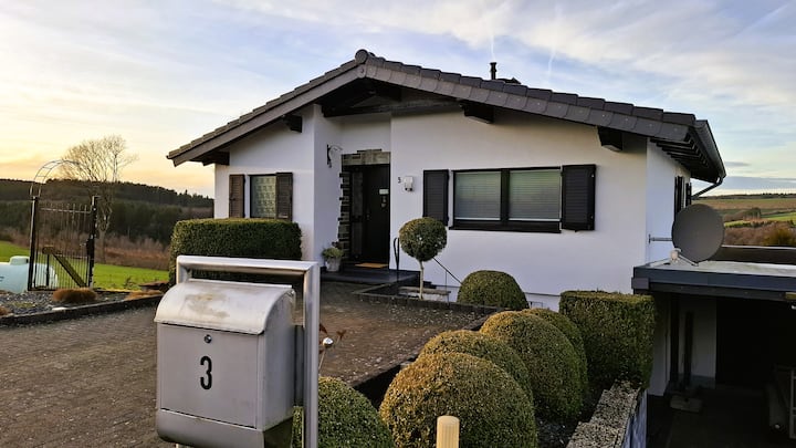 Ferienhaus Christiane Mit Wunderbarer Aussicht - Saint-Vith