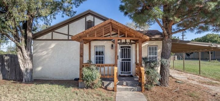 Cozy Country Meets Tech. - Lubbock, TX