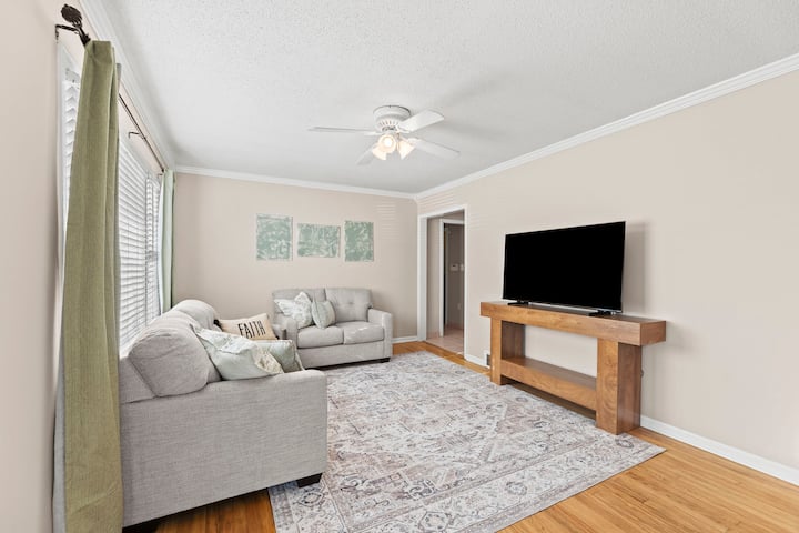 Summer Getaway In Shawnee | Central & Cozy Kc Home - Shawnee, KS