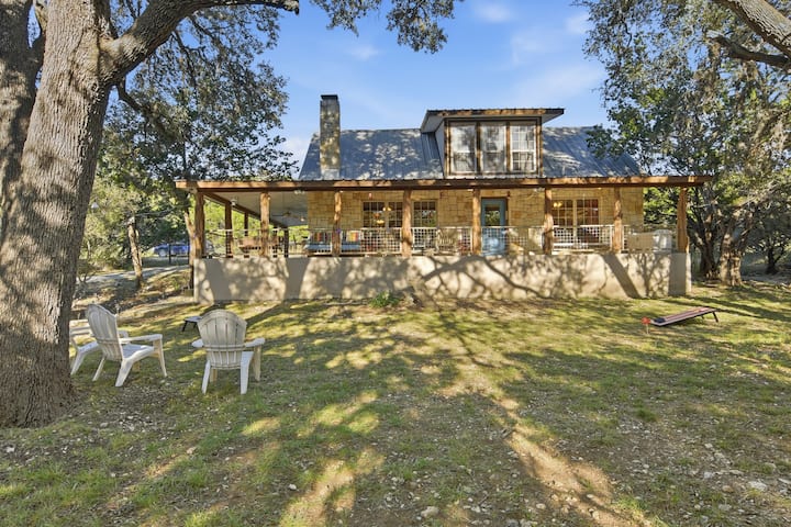 "Way Cool" On River Road! Sleeps 14! Fire Pit! - Concan, TX