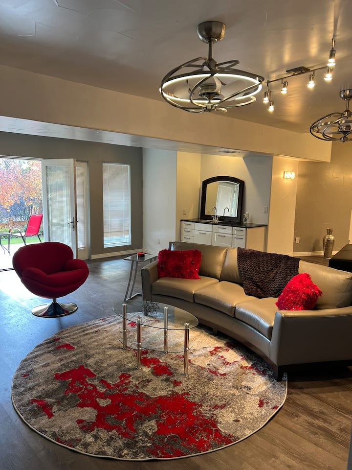 Private Guest Suite | Quiet Retreat + Full Kitchen - Castle Rock, CO