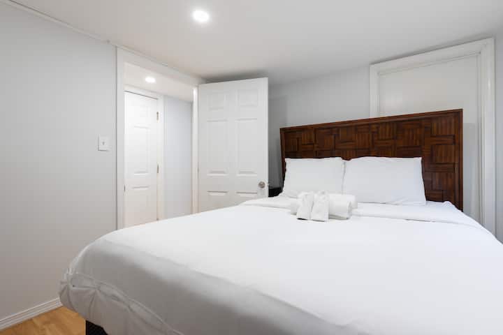 Small Queen Bedroom Near Mit - Cambridge, MA