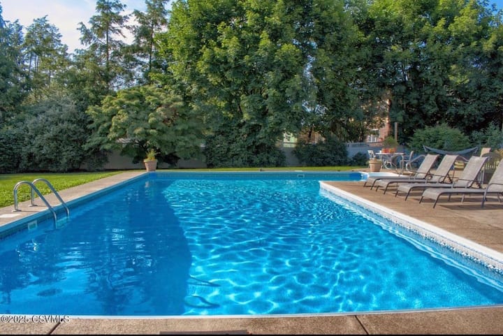 3 Br Home>mile From Bucknell>cozy Fireplace>pool - Lewisburg, PA