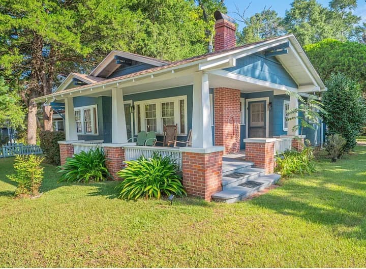 The Barefoot Bungalow — Vintage Charm By The Lake - Alabama