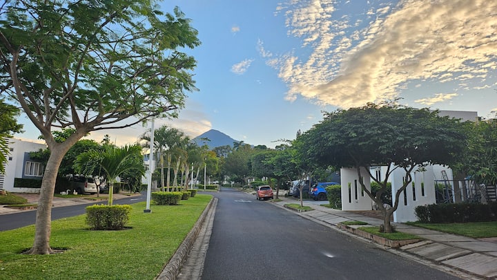 Apartamento Eco-urbano Con Vista Al Volcán - El Salvador