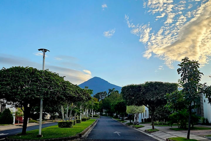 Apartamento Vista Al Volcán, Piscina, A/c - El Salvador