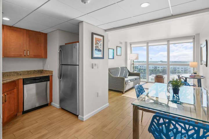 Cozy City View Apartment | Charming Ft Myers Stay - Fort Myers, FL