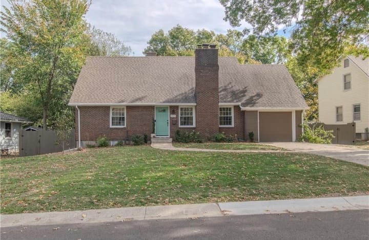 Midwest Comfort Stay: Sleeps 10 - Belton, MO