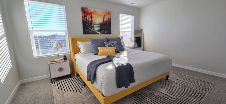 The Urban Escape - New Peaceful Family Home - Meridian, ID