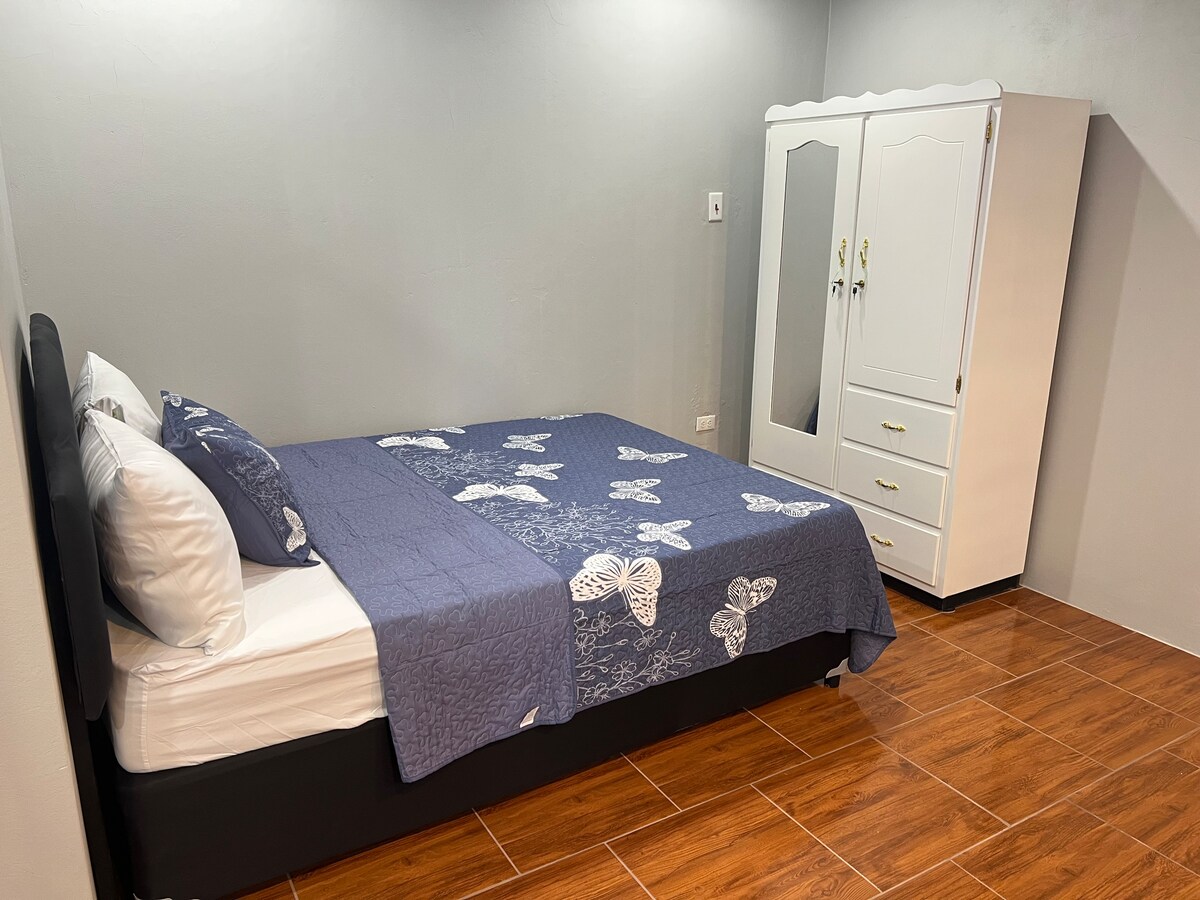 Estudio moderno en Crown Point, Tobago | Capacidad para 4 personas ...