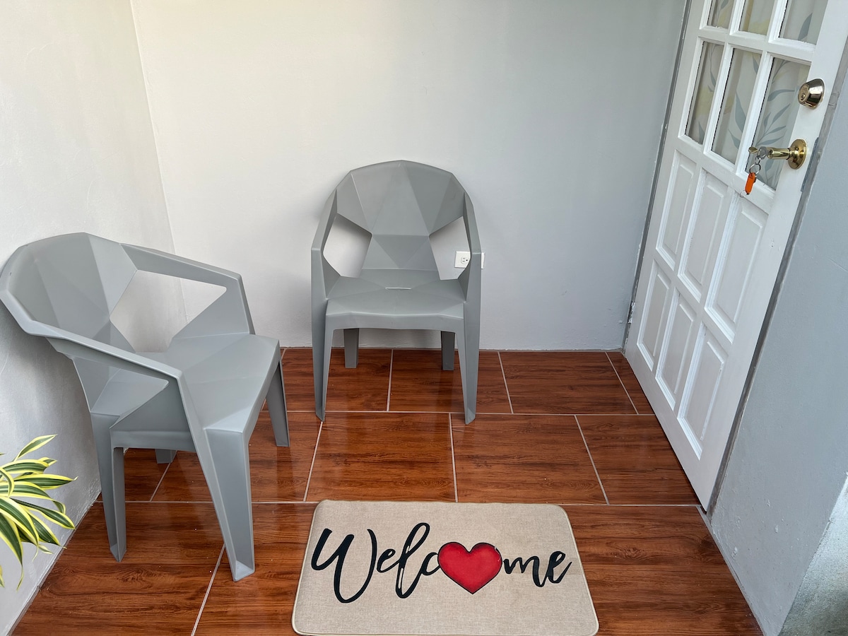 Estudio moderno en Crown Point, Tobago | Capacidad para 4 personas ...