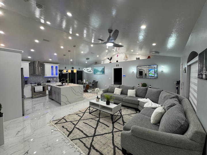 The Paradise. - Lehigh Acres, FL