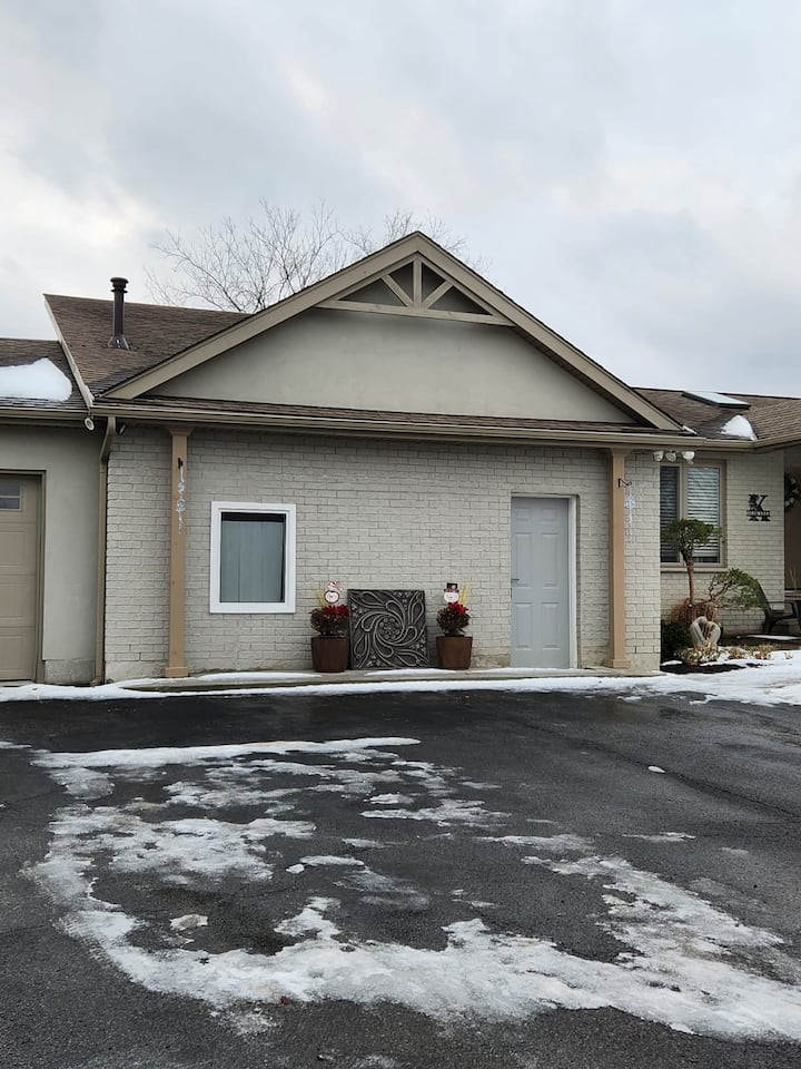 Cozy Studio Near Niagara Falls - Niagara Falls