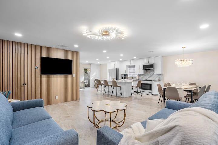 Delray Beach The Beautiful Townhome - Delray Beach, FL