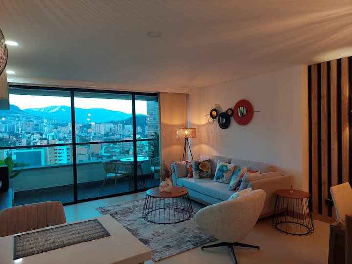 Modern 3br In Laureles| Prime Location & View - Medellín, Colombia