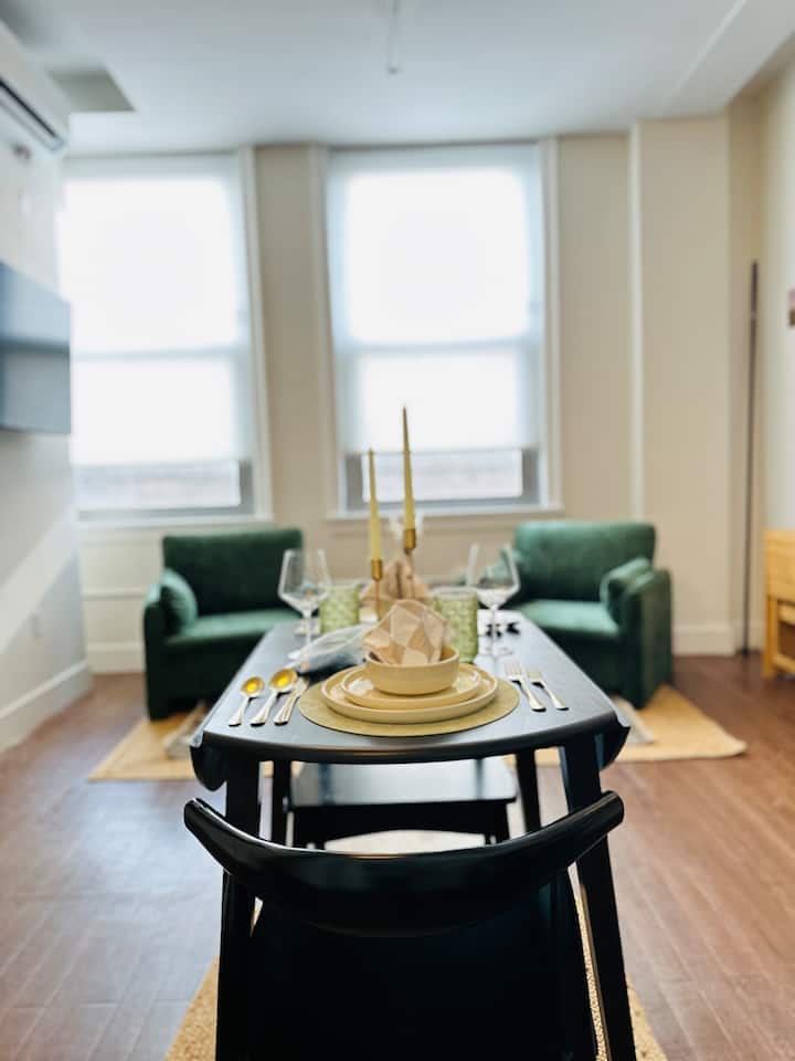 The Hideaway At The View On The Green - New Haven, CT