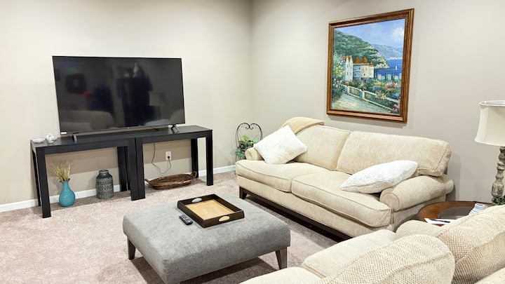 Cozy, Spacious Lower Level Apart Near Airport/hwys - Berkeley, MO