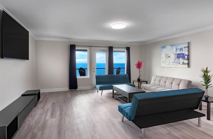 New Snowbird 3br Condo On The Boardwalk - Myrtle Beach, SC