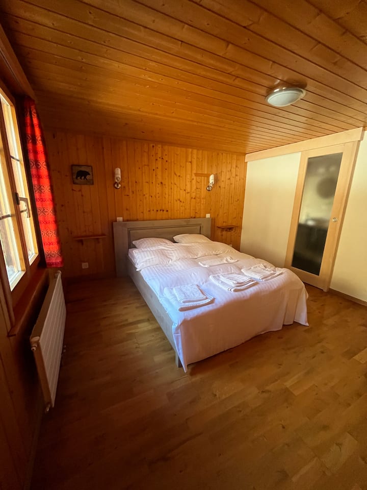 Chambre Double + 1 Lit Simple - Leysin