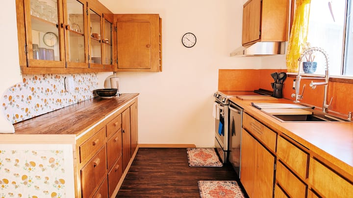 Bay Street Hideaway - Waldport, OR