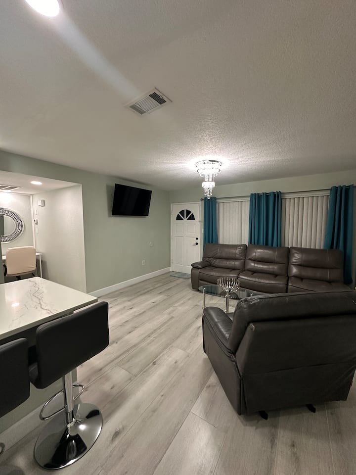 Cozy Home - Tampa, FL