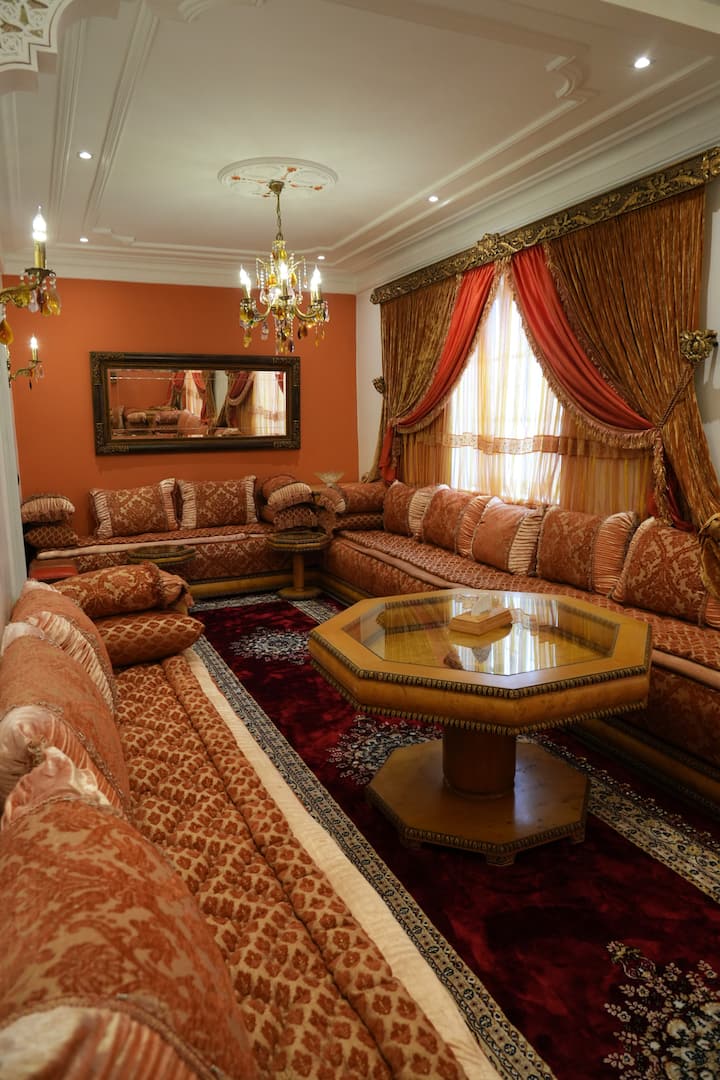 Grand Appartement Traditionnel Et Moderne - Tangier