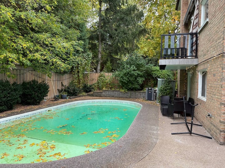 Modern 2 Bdr With Pool In The Heart Of Newmarket - Newmarket