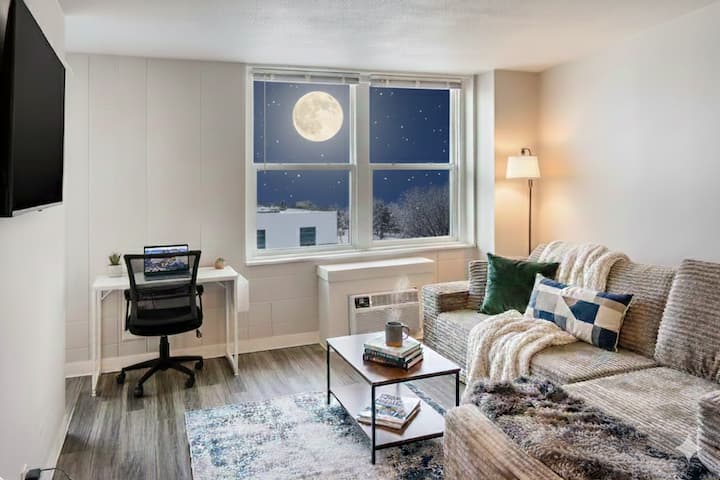 Modern 1br • 8 Min Downtown • Work Desk • Parking - Cincinnati, OH