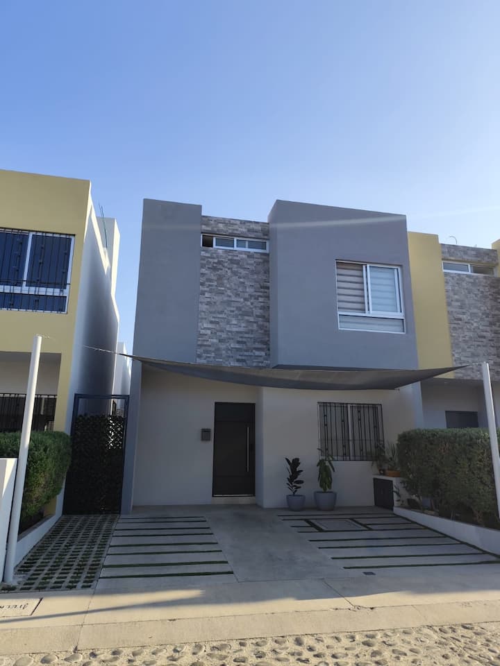 Casa Ideal Para Familia A 10 Minutos De La Playa - Manzanillo, Colima, Mexico