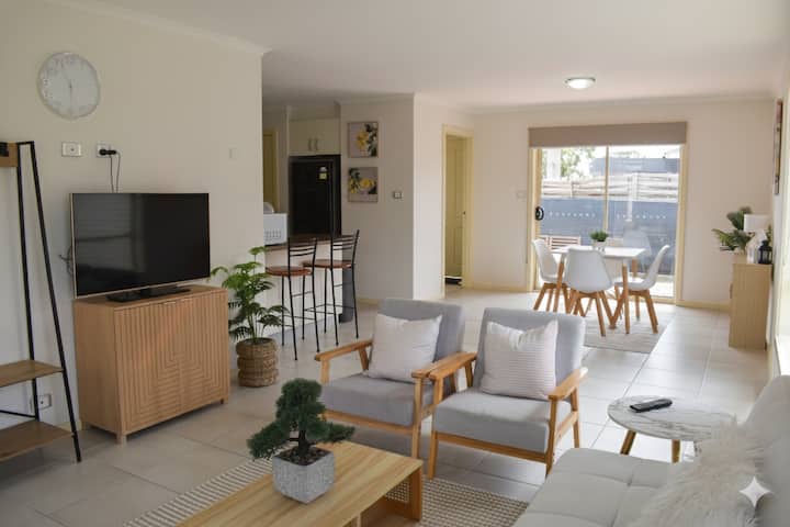 Convenient Home Close To Pacific Werribe - City of Wyndham