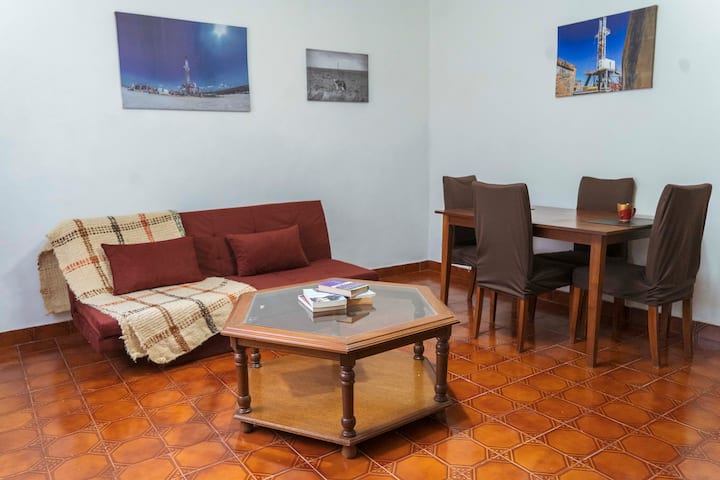 Casa Cómoda Y Luminosa Con Patio Cerca Del Centro. - Comodoro Rivadavia