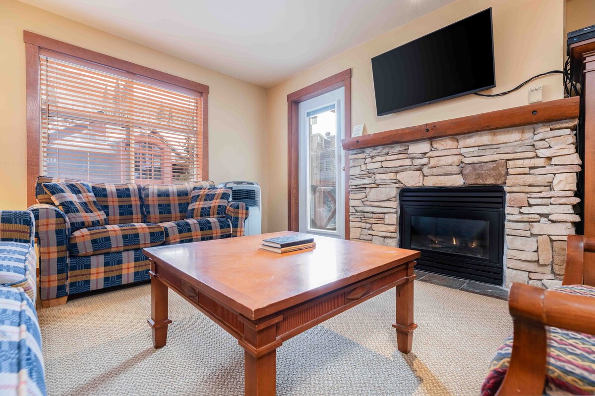 Powderhorn Suite-Ski/Out, Hot Tub w/ Mountain View - Flats for Rent in ...