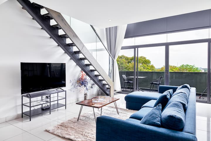 Stylish 1br Duplex 10 Min. From Airport - Accra