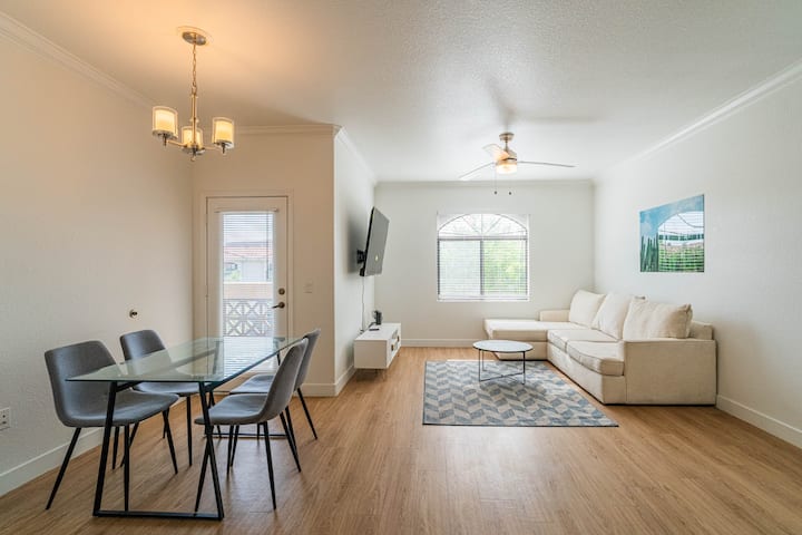 2br2ba Tempe Retreat | Pool, Gym & Paid Parking - Tempe, AZ