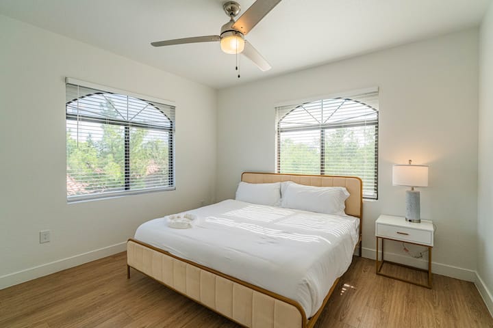 2br2ba Tempe Retreat | Pool, Gym & Paid Parking - Tempe, AZ