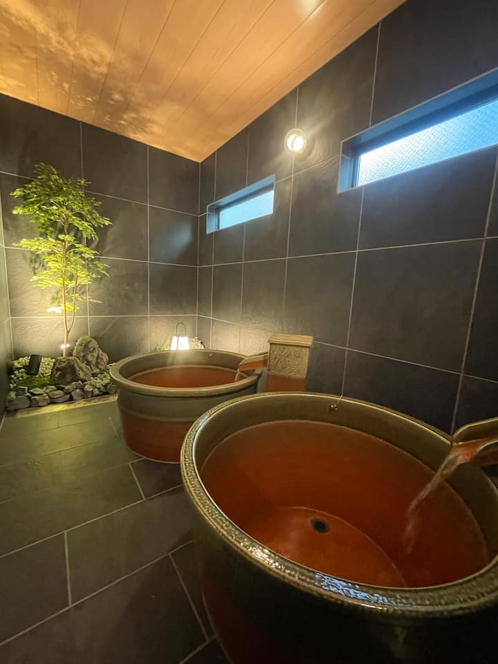 伝統的な陶器浴槽のお宿|花園町駅2分|120㎡|乗換なし、難波4分、梅田13分 - Japan