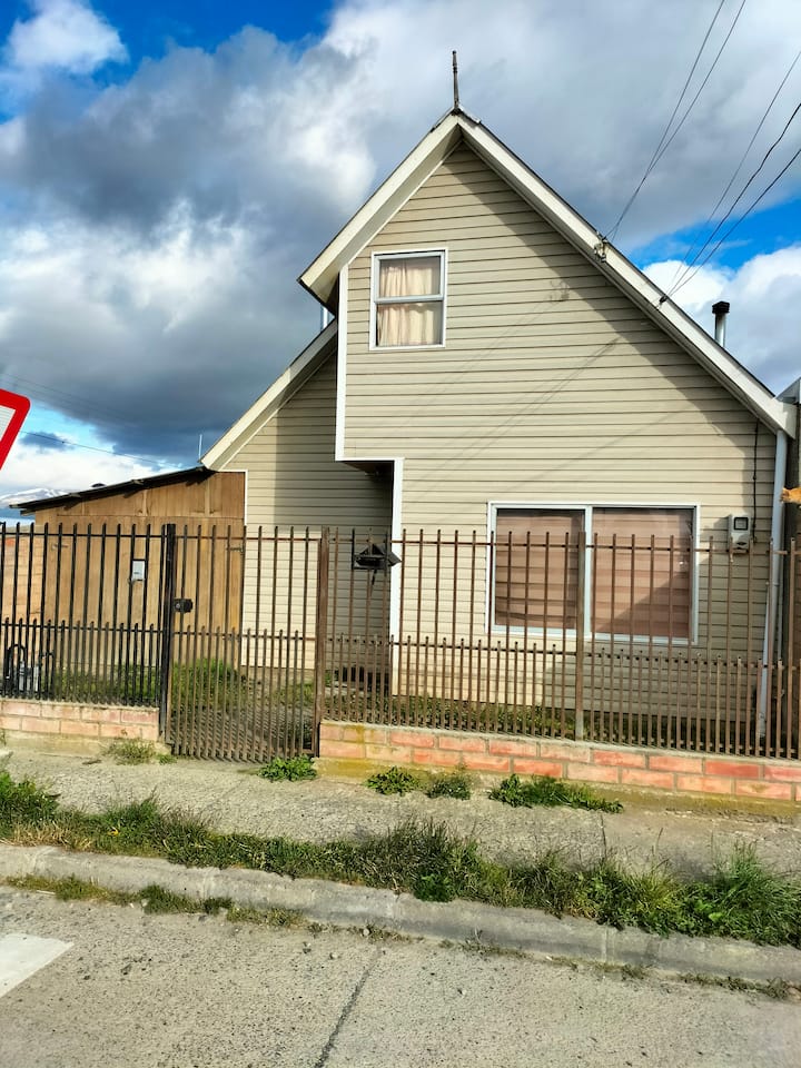 Casa Pareada Con Muy Buena Vista Al Estrecho - Puerto Natales