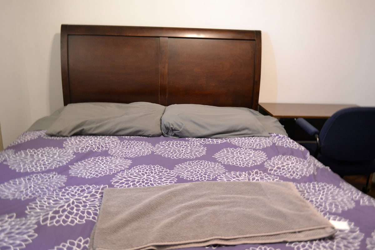 Dover Kellerzimmer B - Häuser zur Miete in Calgary, Alberta, Kanada ...