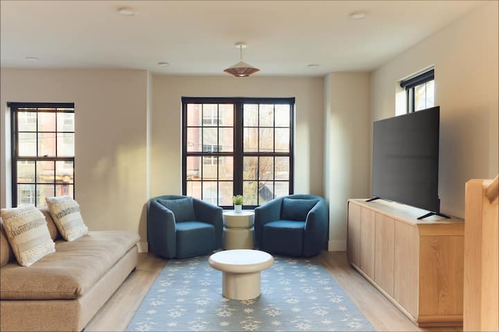 The Dylin Hotel | Superior Five Bedroom - Madison, WI