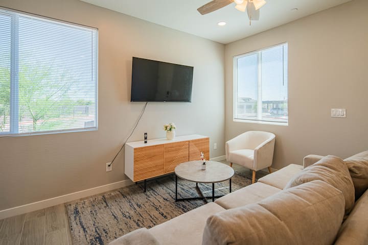 Sports & Concert Stay | Pool+gym Near State Farm - Glendale, AZ