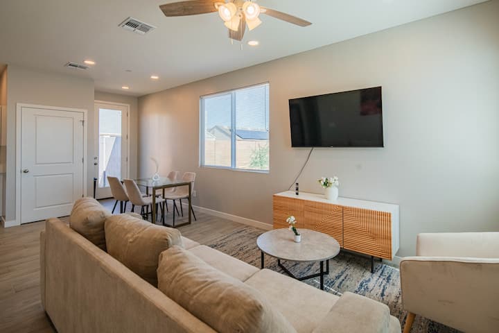 1br1ba Glendale Haven | Pool, Washer & Parking - Glendale, AZ