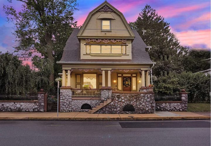 Manheim Manor Bed & Breakfast - Pretty N Plaid - Lititz, PA