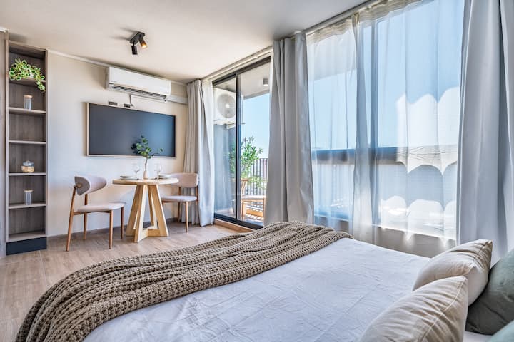 Ac & Wifi · 2 Min To Metro & Mall · Modern Design - Chili