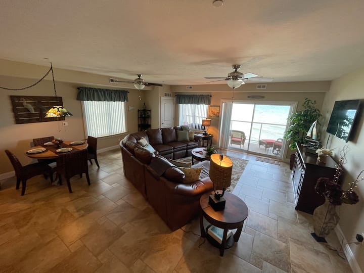 Irresistible Sanctuary-lakefront Condo-3br/3ba - Geneva-on-the-Lake, OH