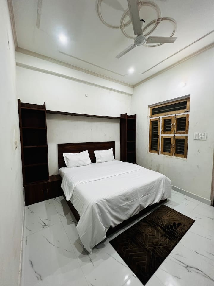Nand Ghar 1bhk Near Krishna Janambhumi - Mathura