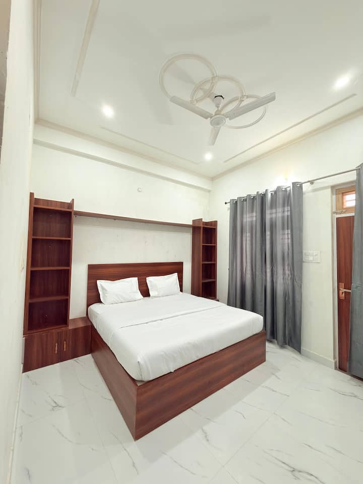 Nand Ghar 1bhk Near Krishna Janambhumi - Mathura