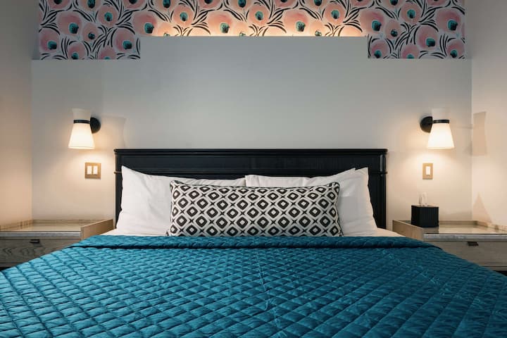 Downtown Springdale Boutique Hotel Room 10 - Springdale, AR