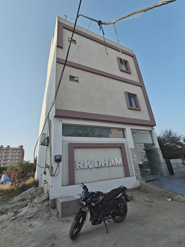 Budget Hotel Modernio Rk Dham In Vrindavan - Vrindavan