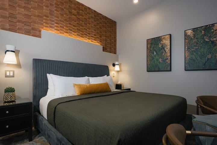 Downtown Springdale Boutique Hotel Adjoining Room1 - Springdale, AR