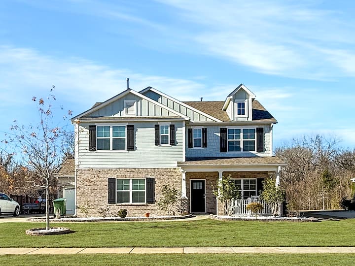 Elegant Stay With Premium Comfort! - Montgomery, AL